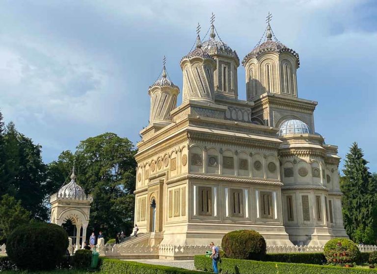 15 Unique Churches in Romania That Everybody Enjoys Visiting