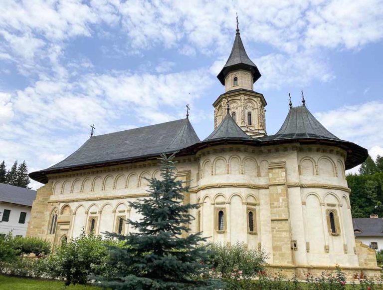 15 Unique Churches in Romania That Everybody Enjoys Visiting